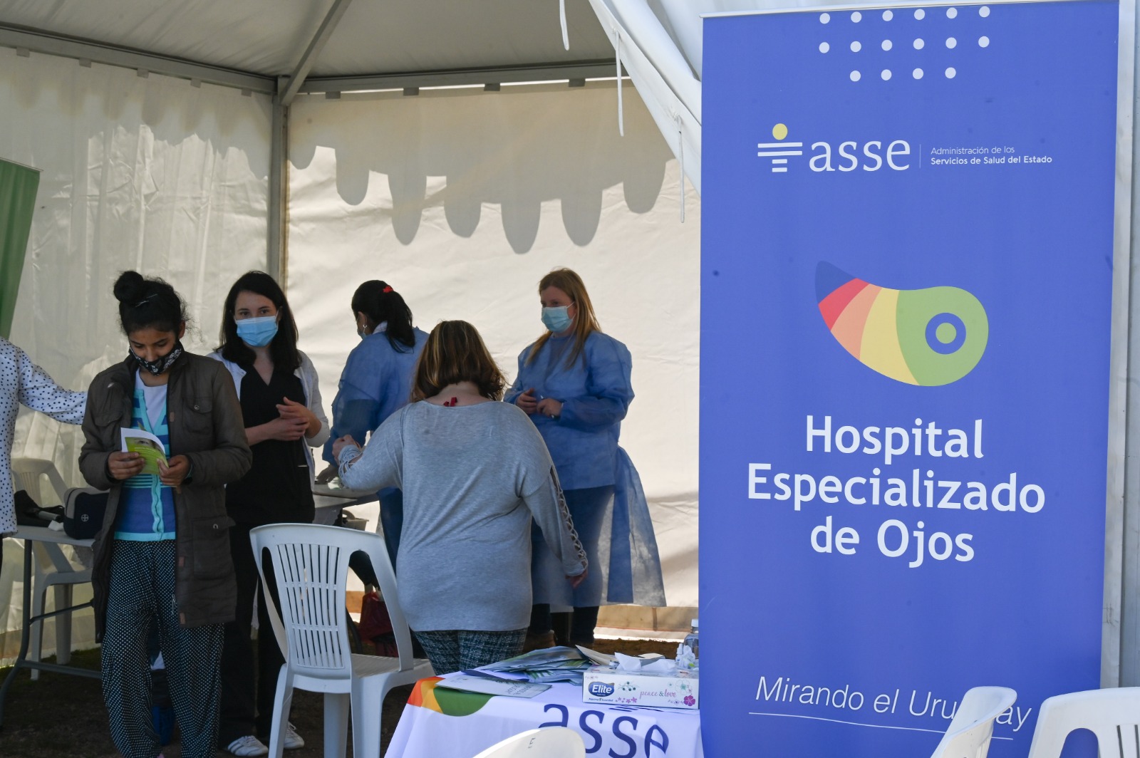 Asse Equipos Del Hospital Especializado De Ojos En Jornada De